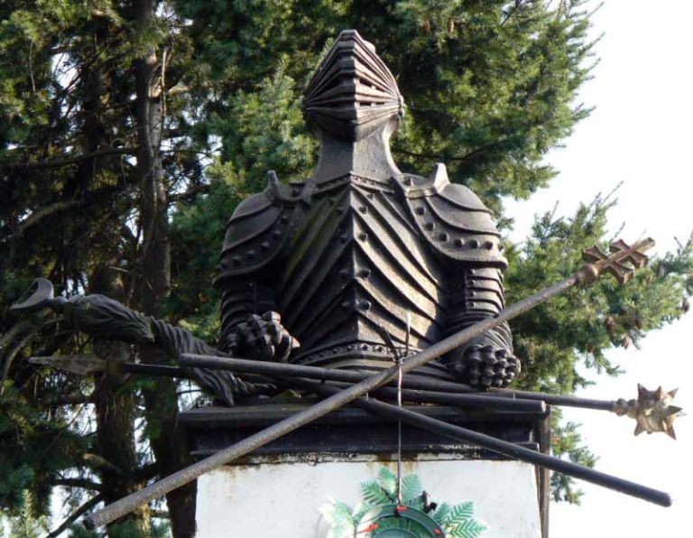 Duminică, 13 octombrie 2019, la monumentul lui Pavel Chinezul din Șibot ...
